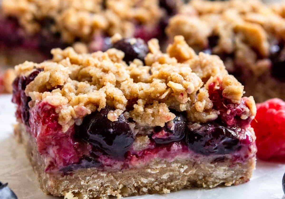 Revved Up Mixed Berry Oatmeal Bar - Food with Purpose UHG